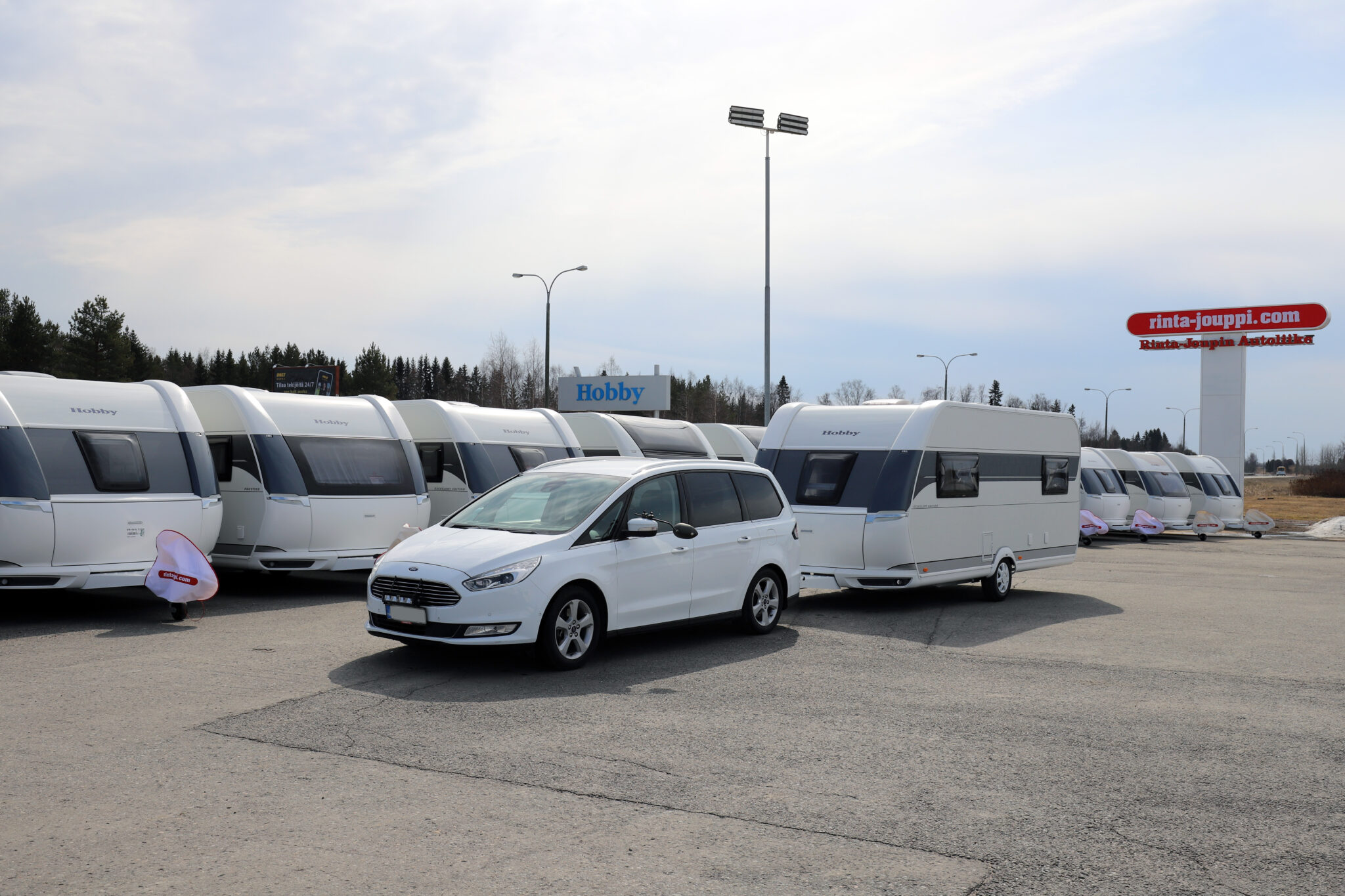 Näin valitset vetoauton asuntovaunun vetämiseen - Rinta-Joupin Autoliike