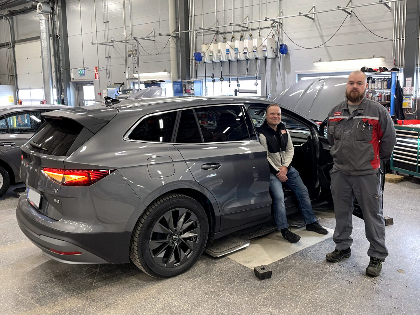 Sähköauton ja hybridiauton huoltaminen ja korjaaminen on ammattilaisen ...